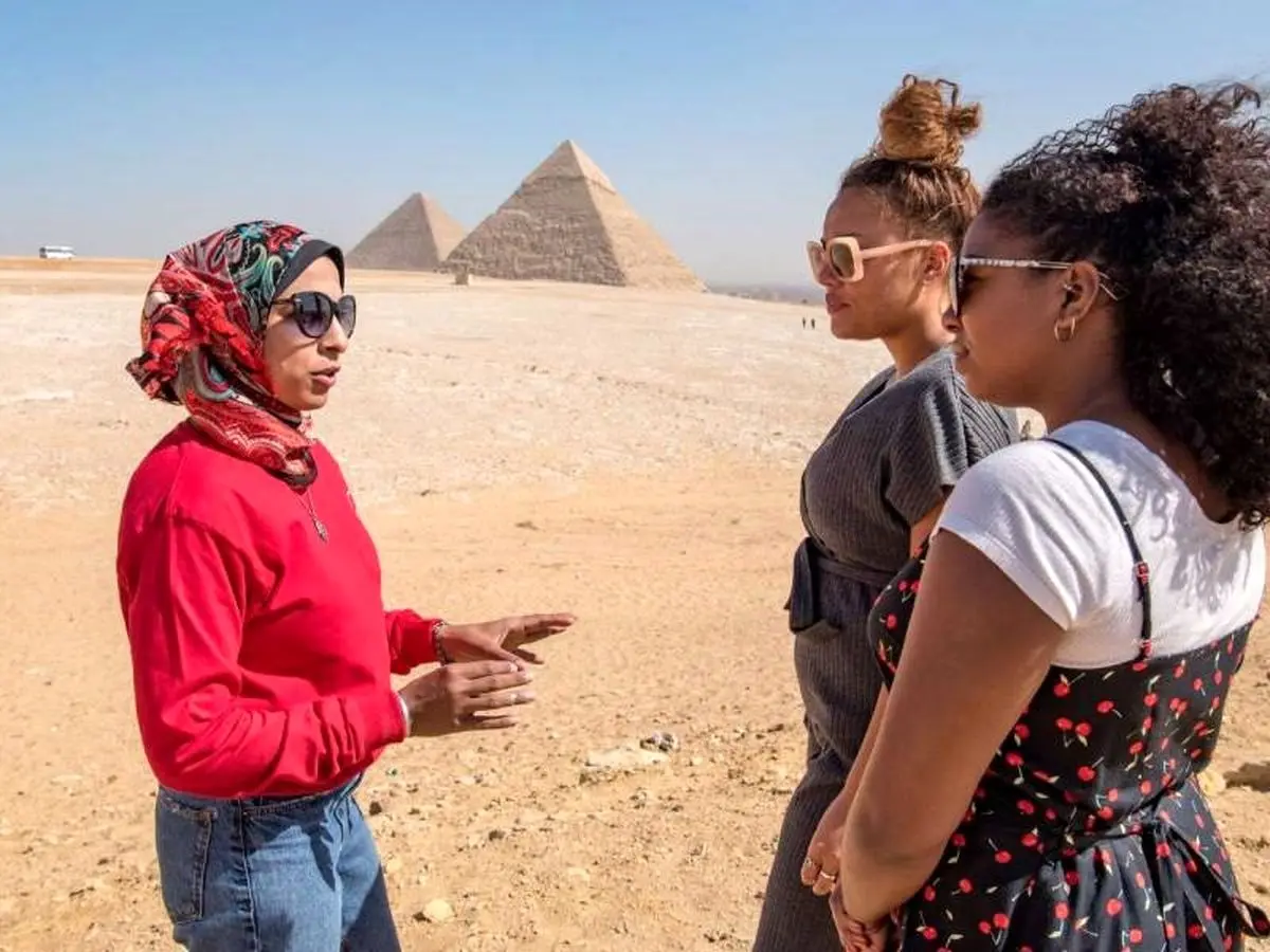 هر چیزی که باید در مورد تور لیدر بدانید / درآمد راهنمای گردشگری چقدر است؟